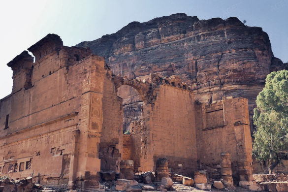 Nymphaeum of Petra Jordan og 450 år gammelt tre