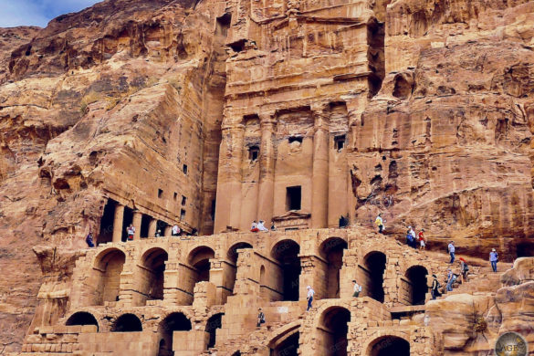 Nymphaeum of Petra Jordan og 450 år gammelt tre